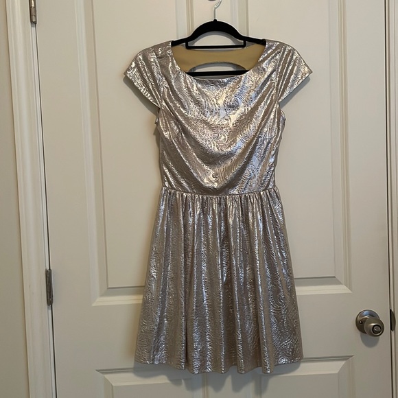 Hailey Logan | Dresses | Hailey Logan By Adrianna Papell Metallic Gold Evening Dress | Poshmark